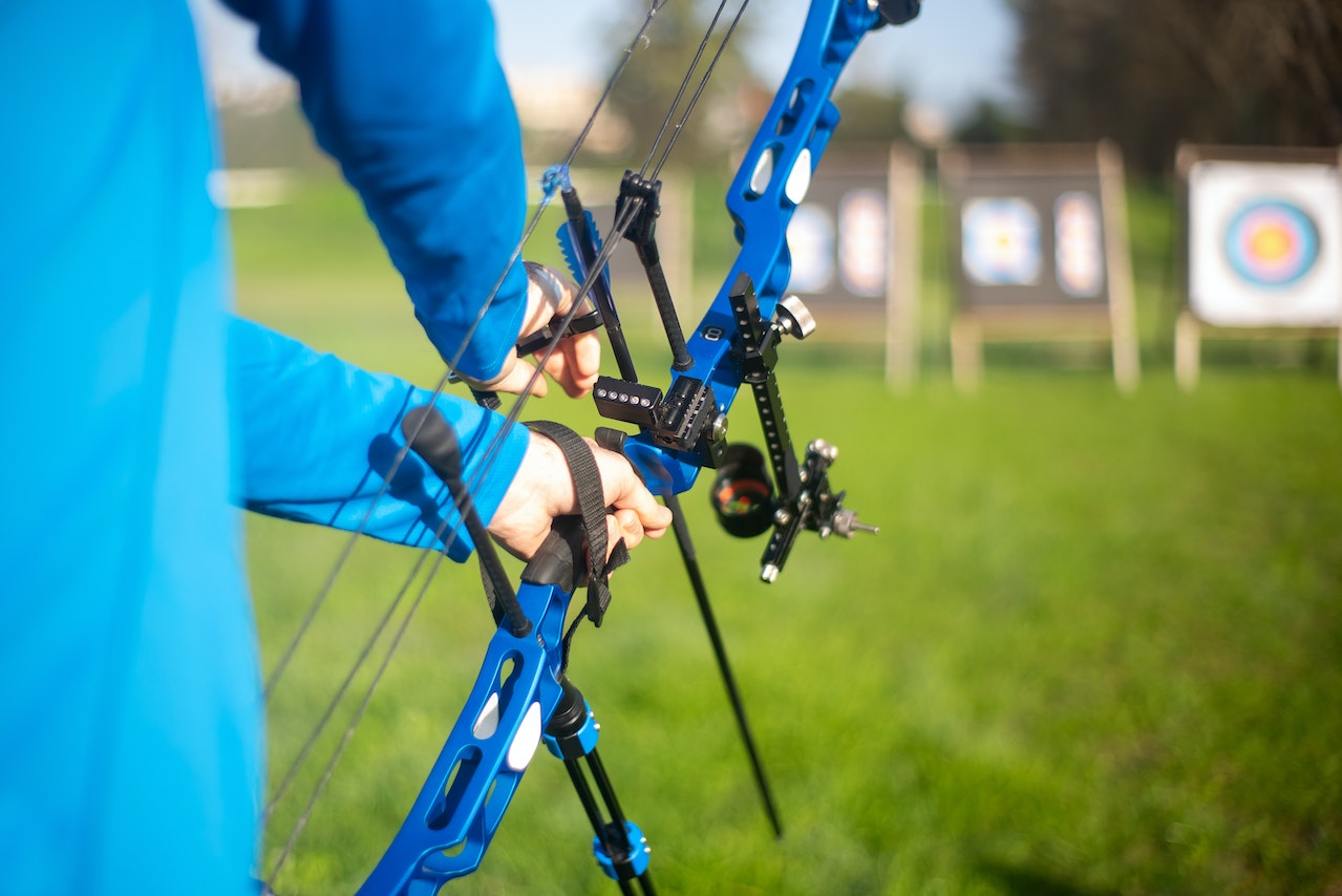 Can a Compound Bow String Break? - Binoculars Guru